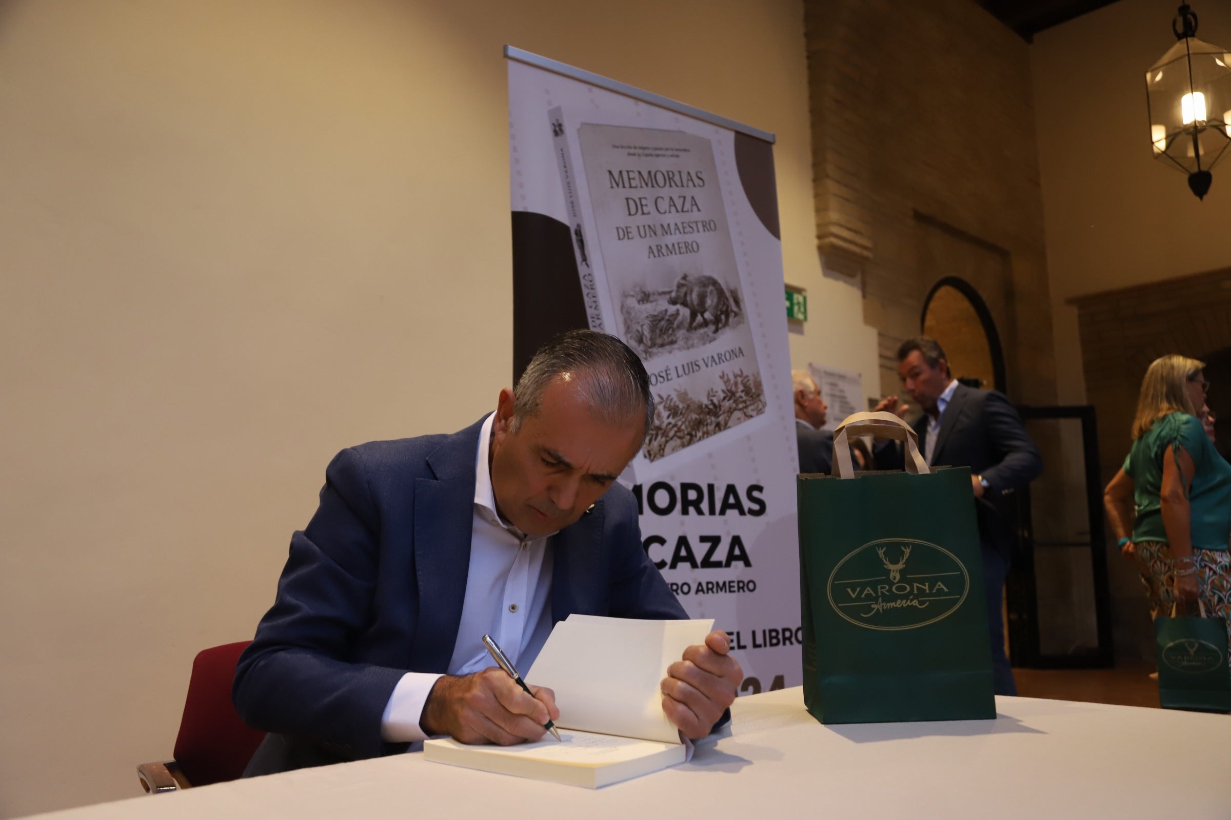 El nuevo libro de José Luis Varona sobre caza y armería, en imágenes
