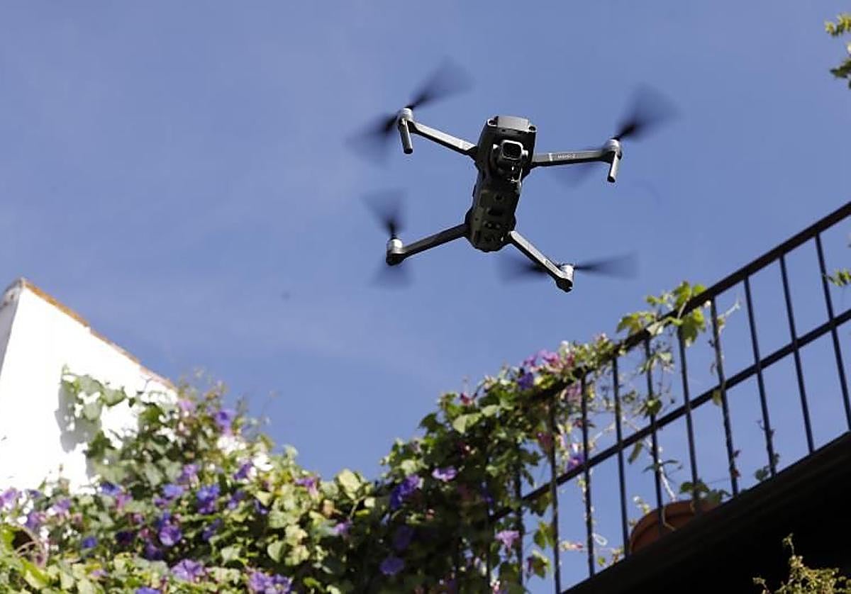 La Policía Nacional intercepta un dron que sobrevolaba el Puente de ...