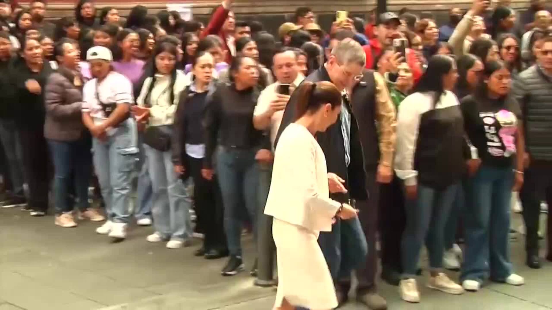 Sheinbaum vota en las elecciones judiciales de México: "Viva la democracia"