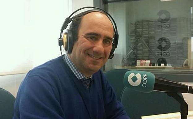 Muere el gaditano Manolo Bernal, locutor de radio, cofrade y carnavalero