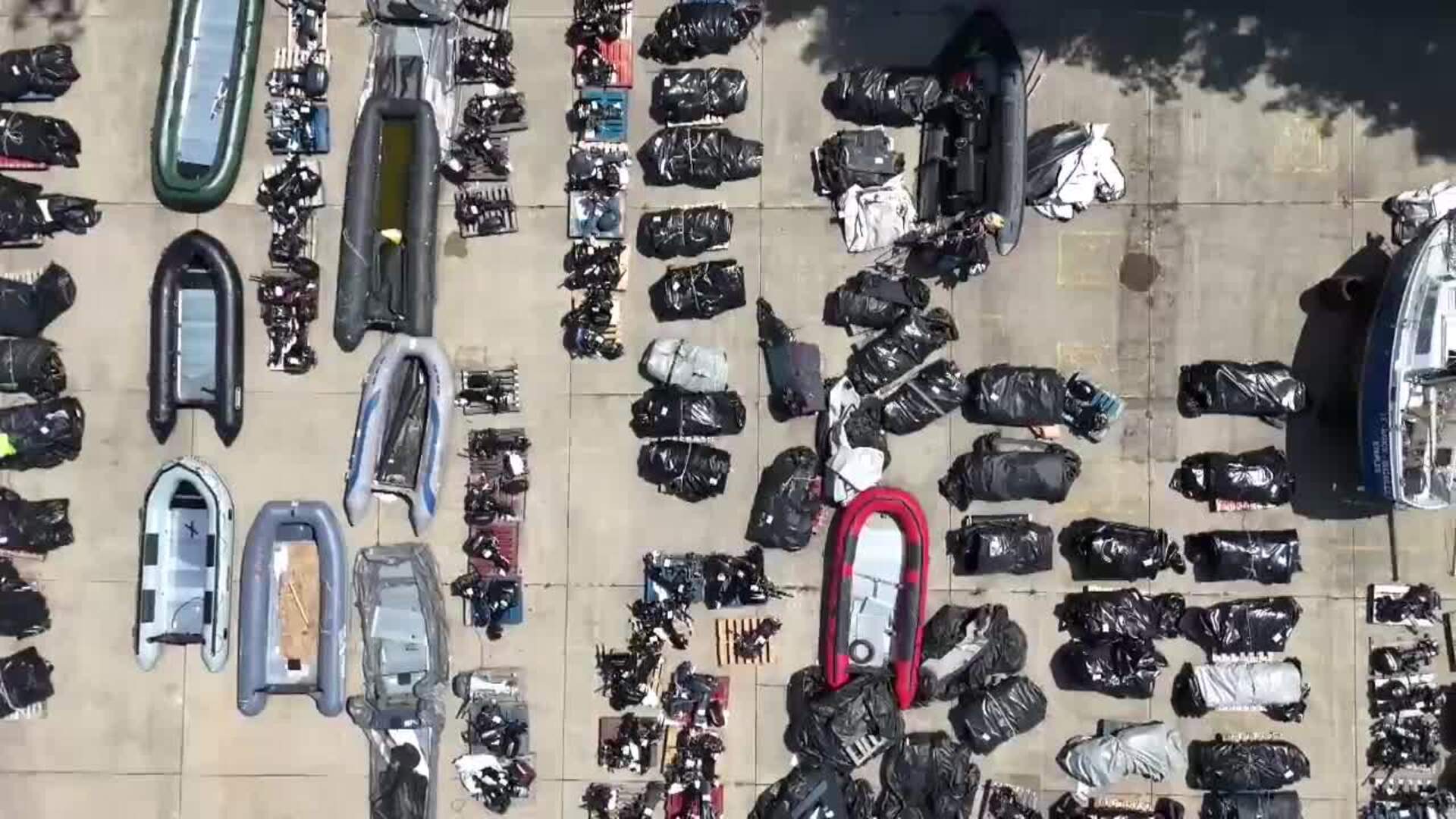 Cientos de pateras incautadas permanecen en las instalaciones del ...