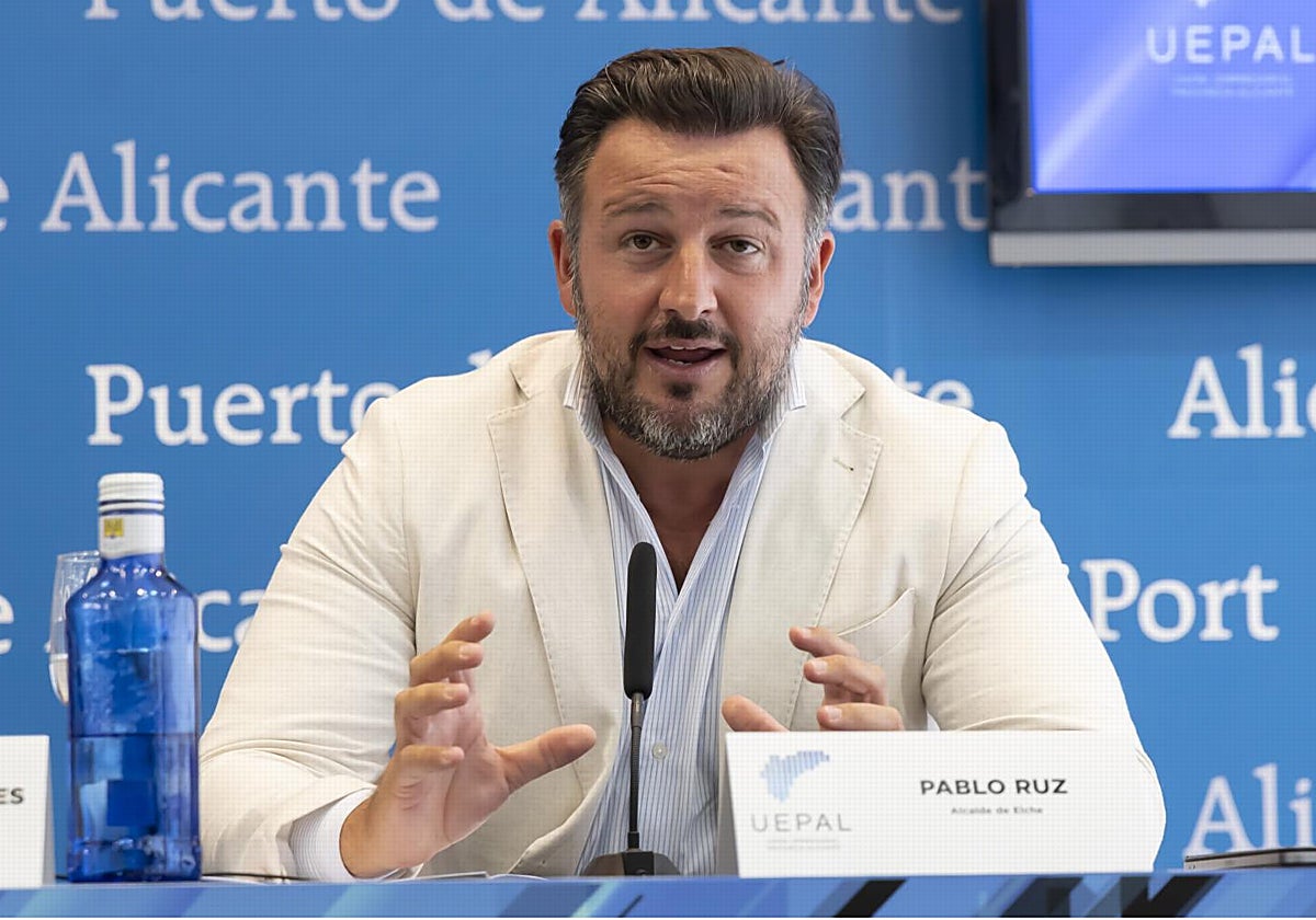 El alcalde de Elche se planta y no aceptará menas: «Eso no son niños ...