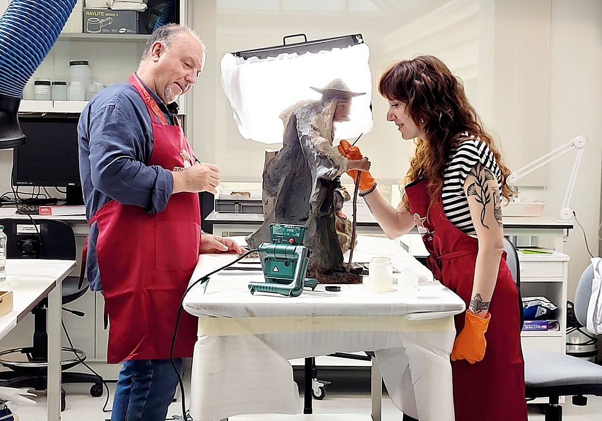 El belén que vuelve a hablar gracias a manos toledanas