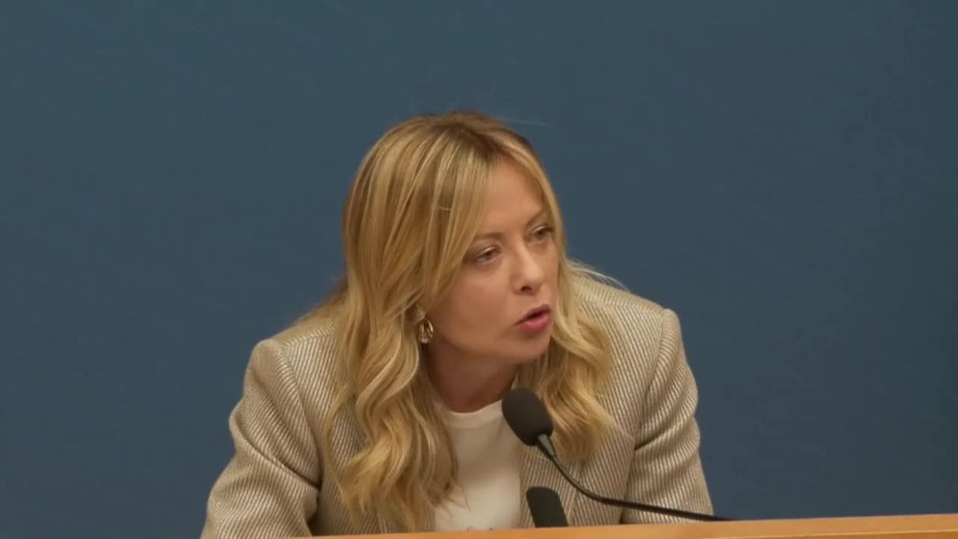 Meloni: "Ver a italianos de extrema izquierda explicando a exiliados ...