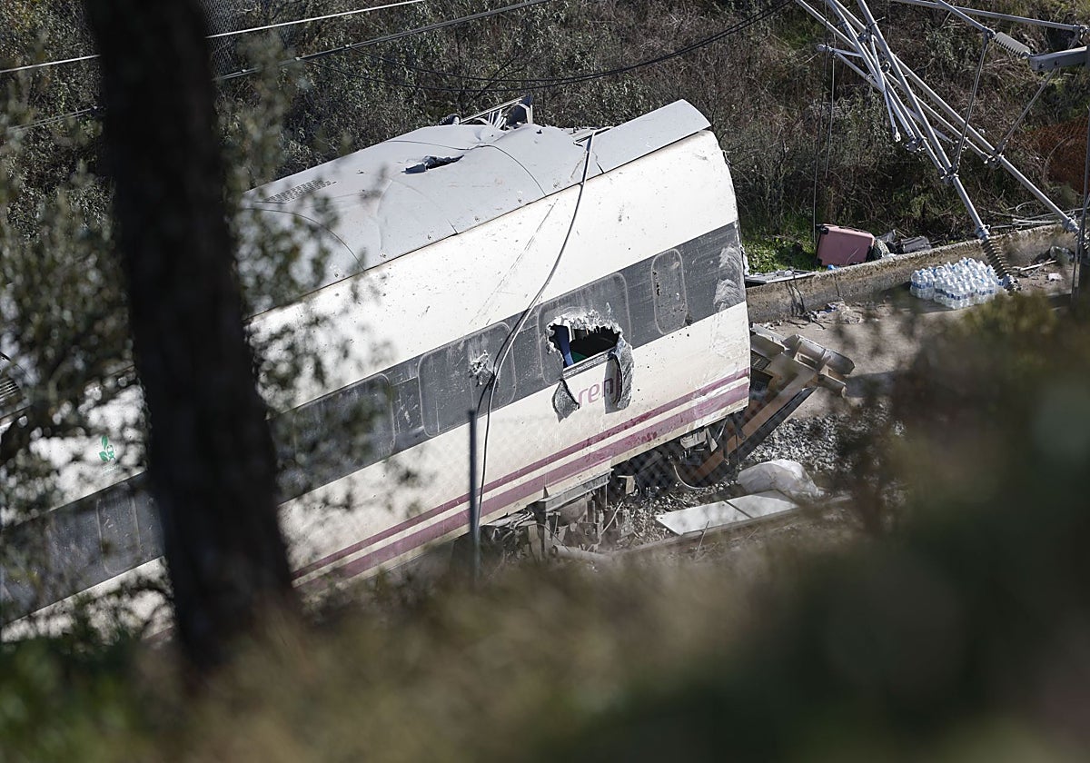 Un segundo maquinista que viajaba en el tren Alvia siniestrado ha ...