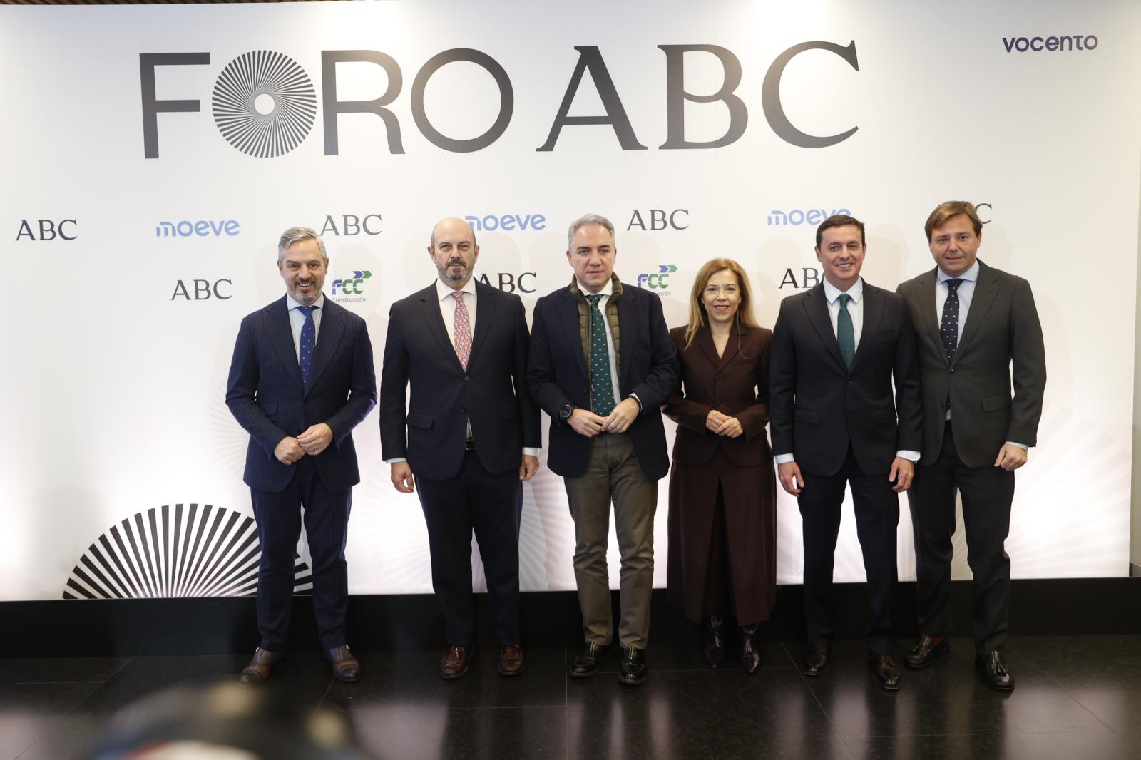 El Foro ABC con Juanma Moreno, en imágenes
