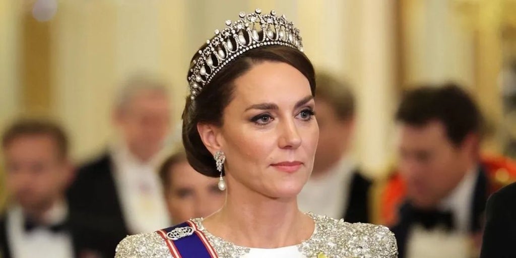 Kate Middleton luce la tiara favorita de Lady Di en su primera cena ...