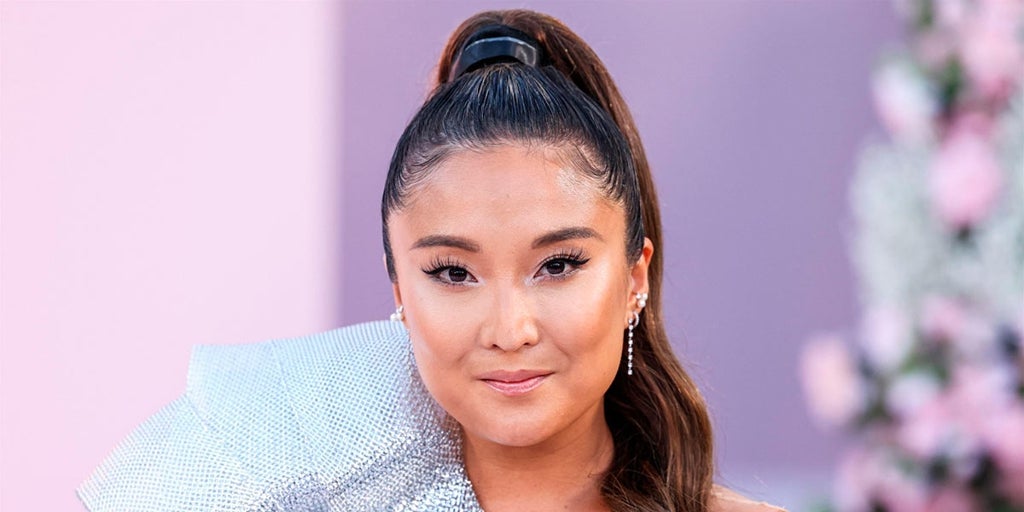 El llamativo estilo de Ashley Park, la actriz secundaria de 'Emily in ...