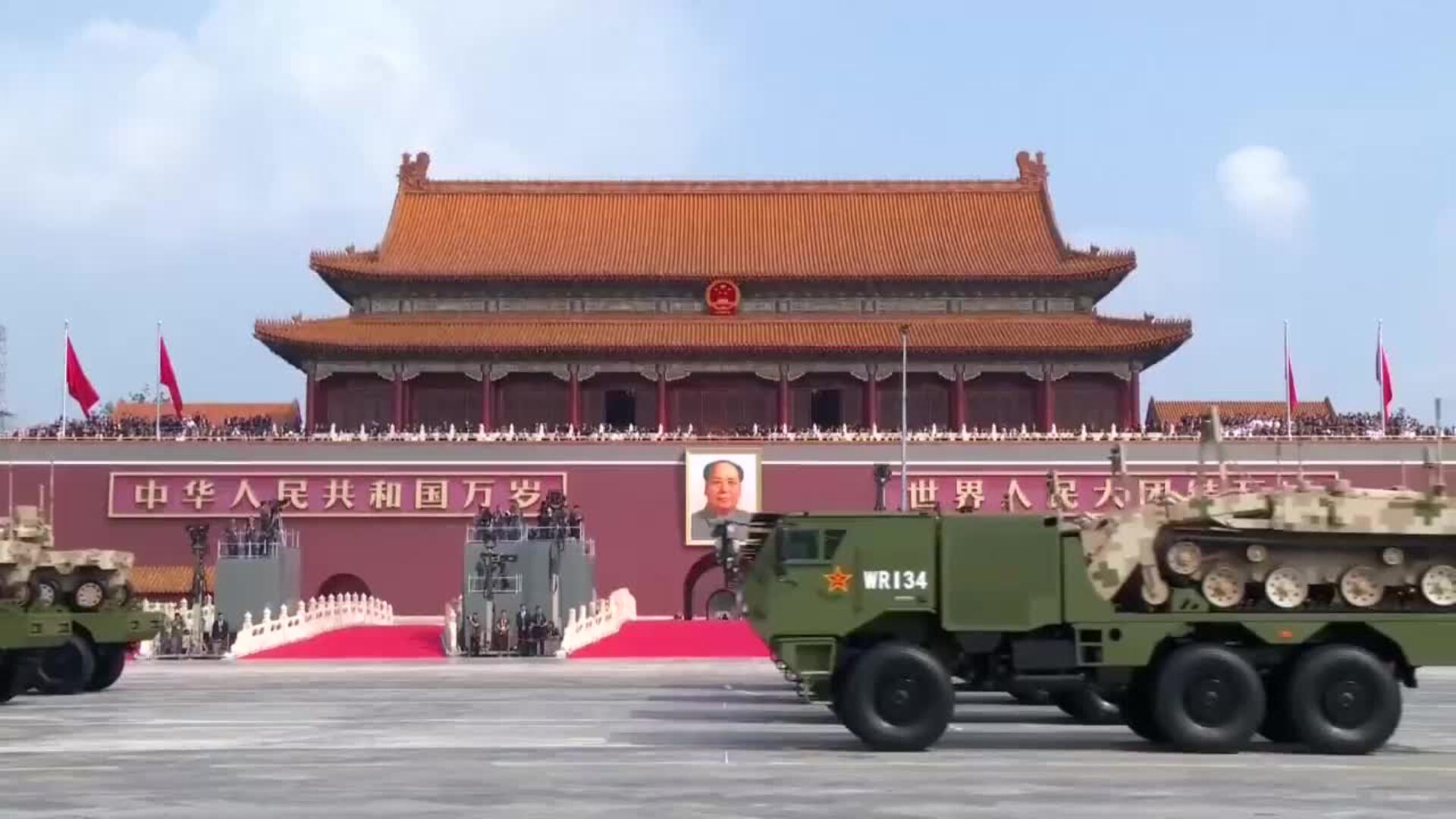 Xi presume de poderío militar durante el desfile militar de este miércoles