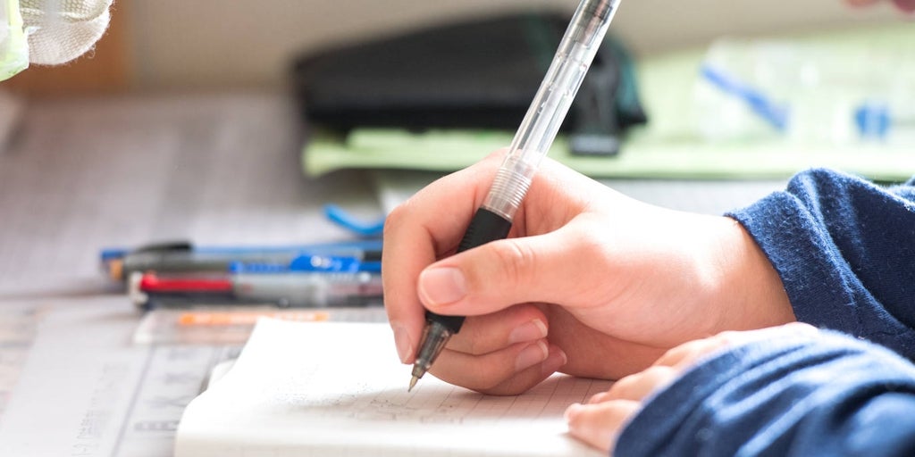 Estos son los 4 errores que comete tu hijo al 'hincar codos' por los ...