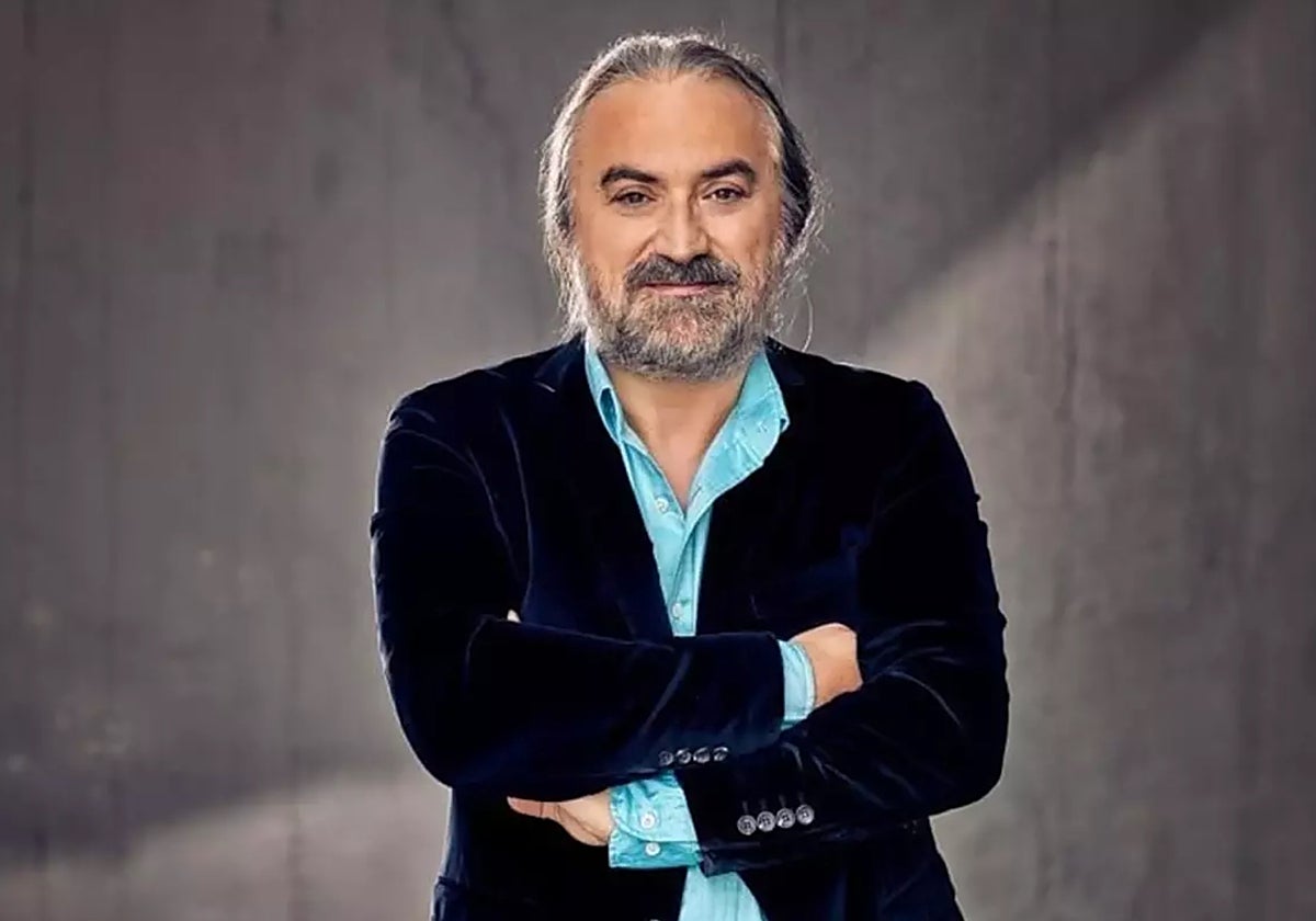 El famoso cantante turco Volkan Konak muere en pleno concierto