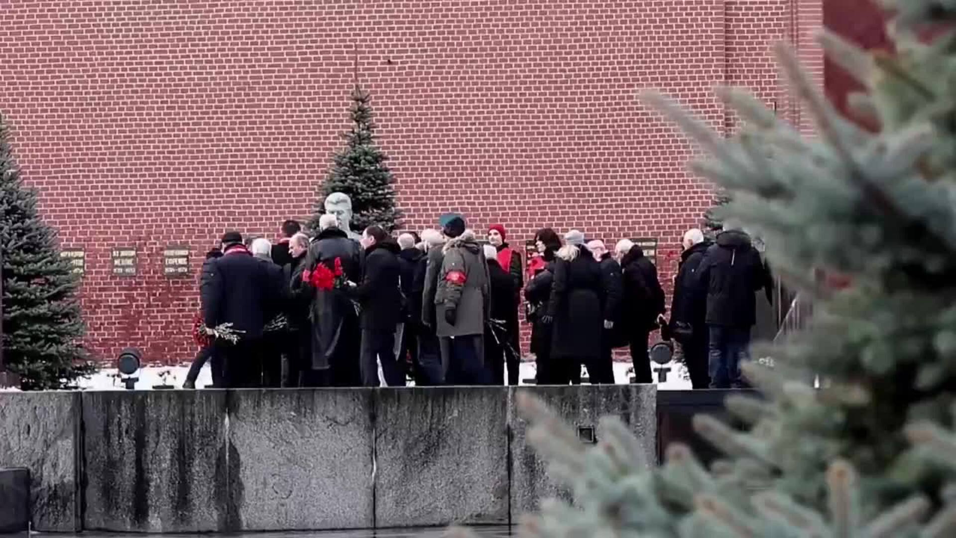 Miembros del Partido Comunista ruso conmemoran el 145 aniversario del ...