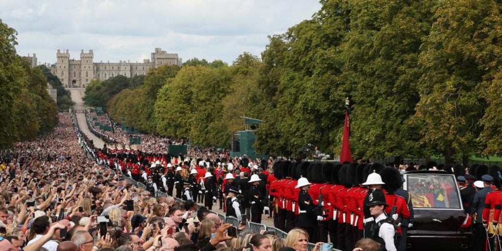 Un entierro regio, un duelo por la monarca más querida