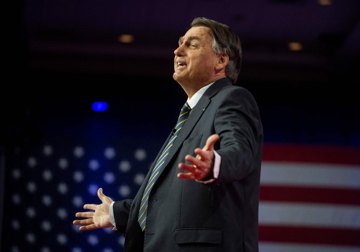 Bolsonaro Vuelve Este Jueves A Brasil Donde Se Enfrenta A Varias