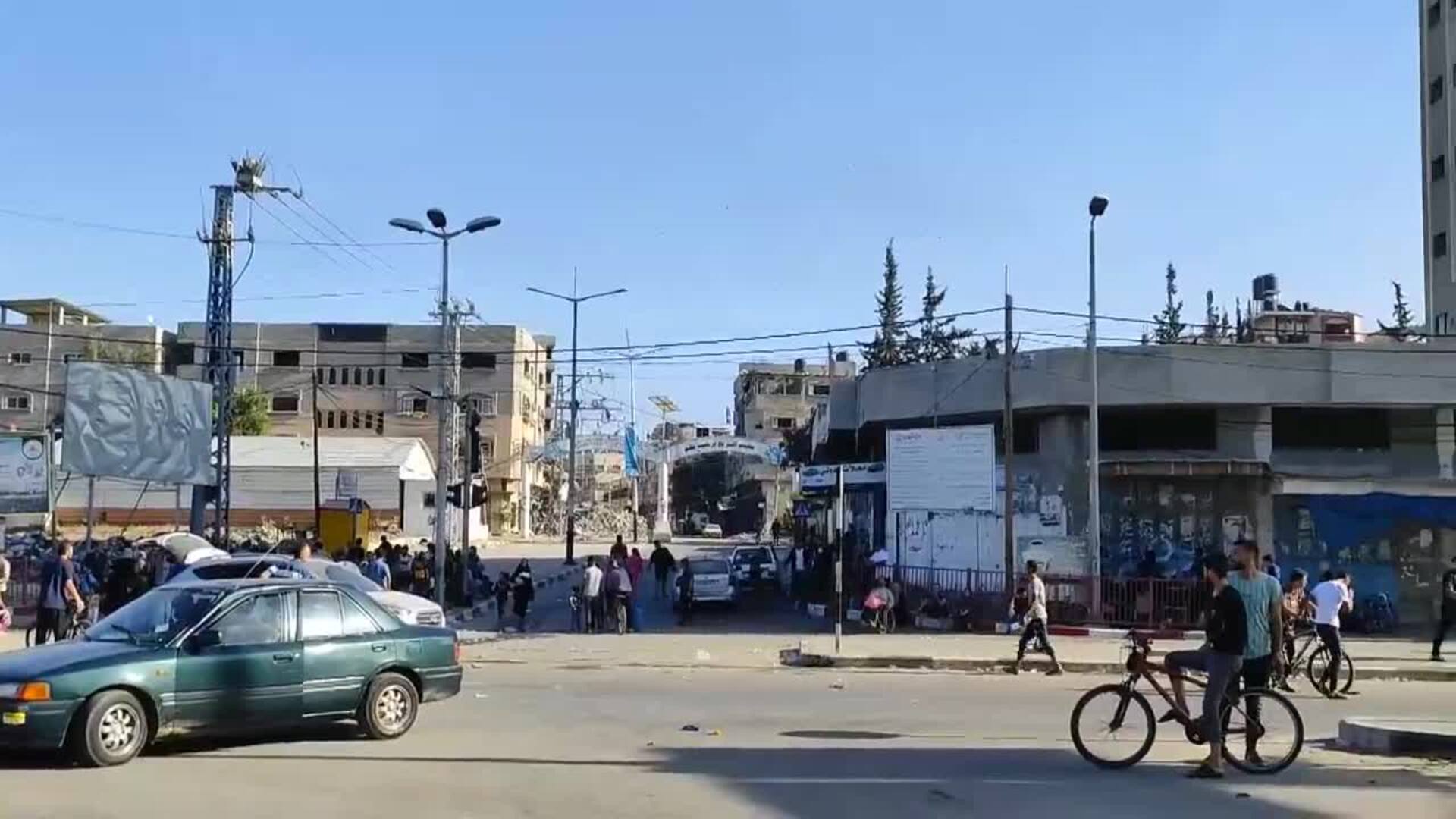 Palestinos en Bureij huyen hacia el sur de la Franja de Gaza