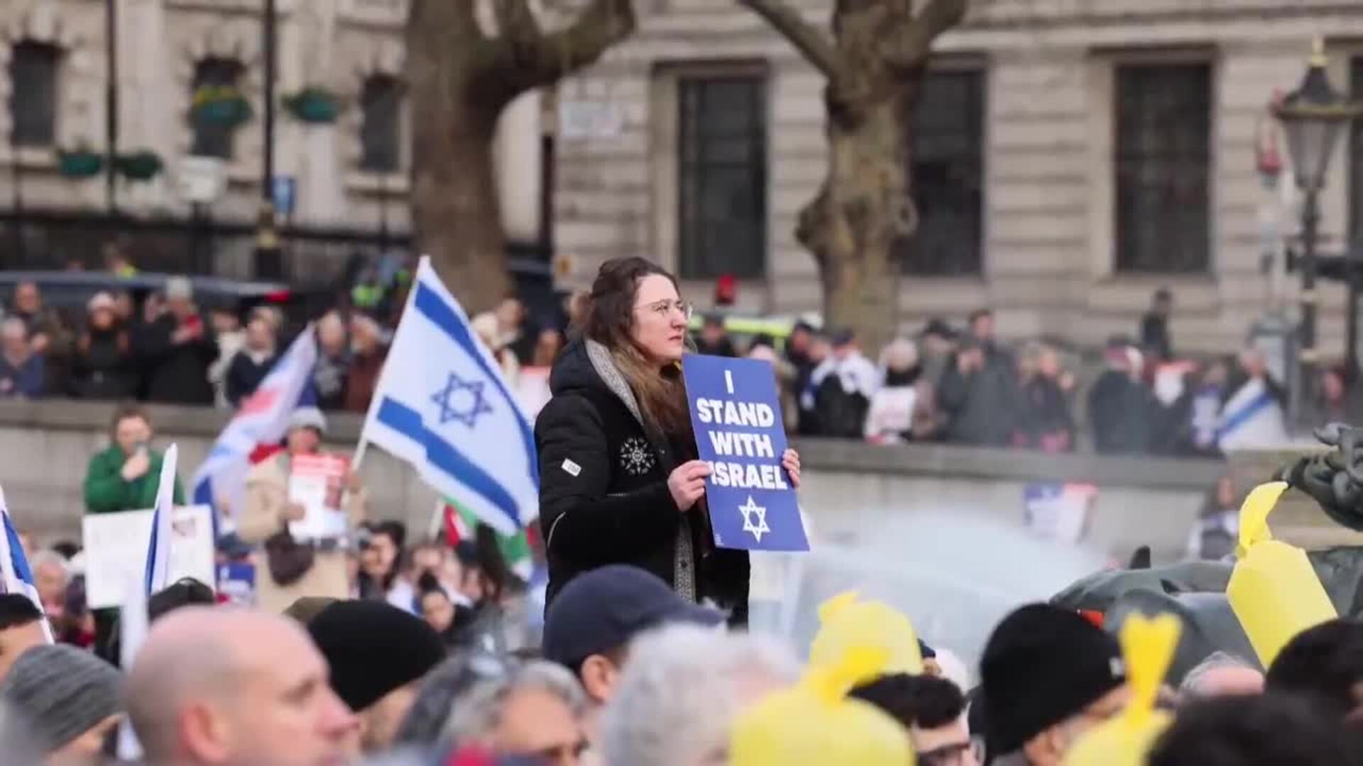 Centenares De Personas Protestan En Londres Por Los 100 Días De