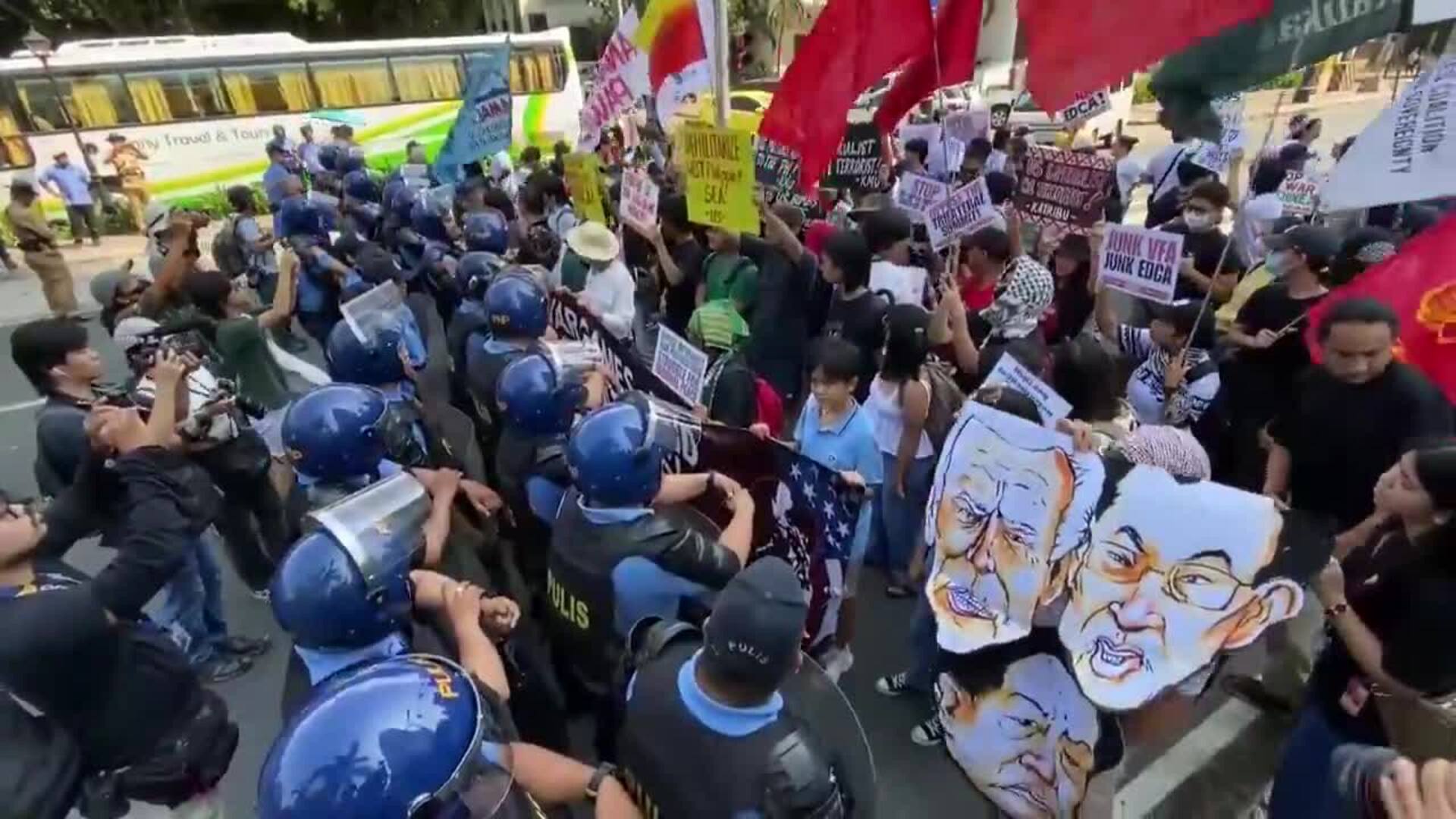 Protesta frente a la Embajada de EE.UU. en Manila contra la cumbre ...