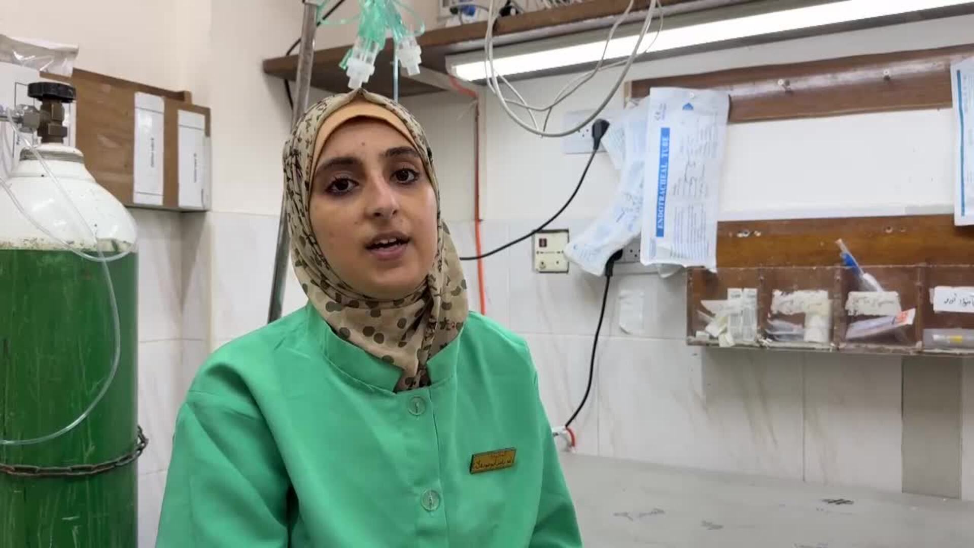 Los pacientes del Hospital Al Rantisi huyen tras un ataque aéreo israelí