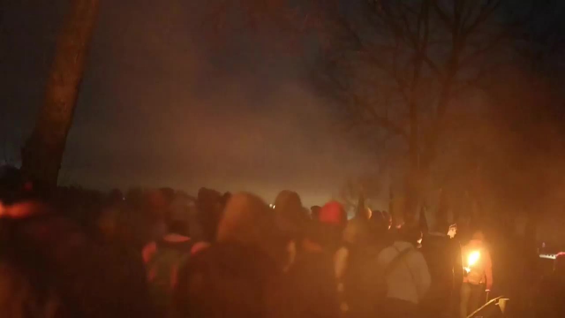 Torchlight procession pays tribute to soldiers who died in World War I ...