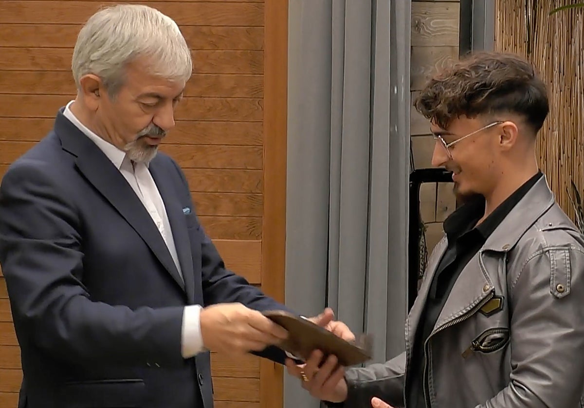 Un soltero deja descolocado a Carlos Sobera al hacer algo insólito en ...