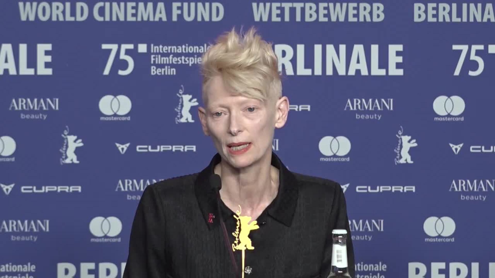 Swinton a los artistas jóvenes: “Encuentren su tribu y quédense en ella”