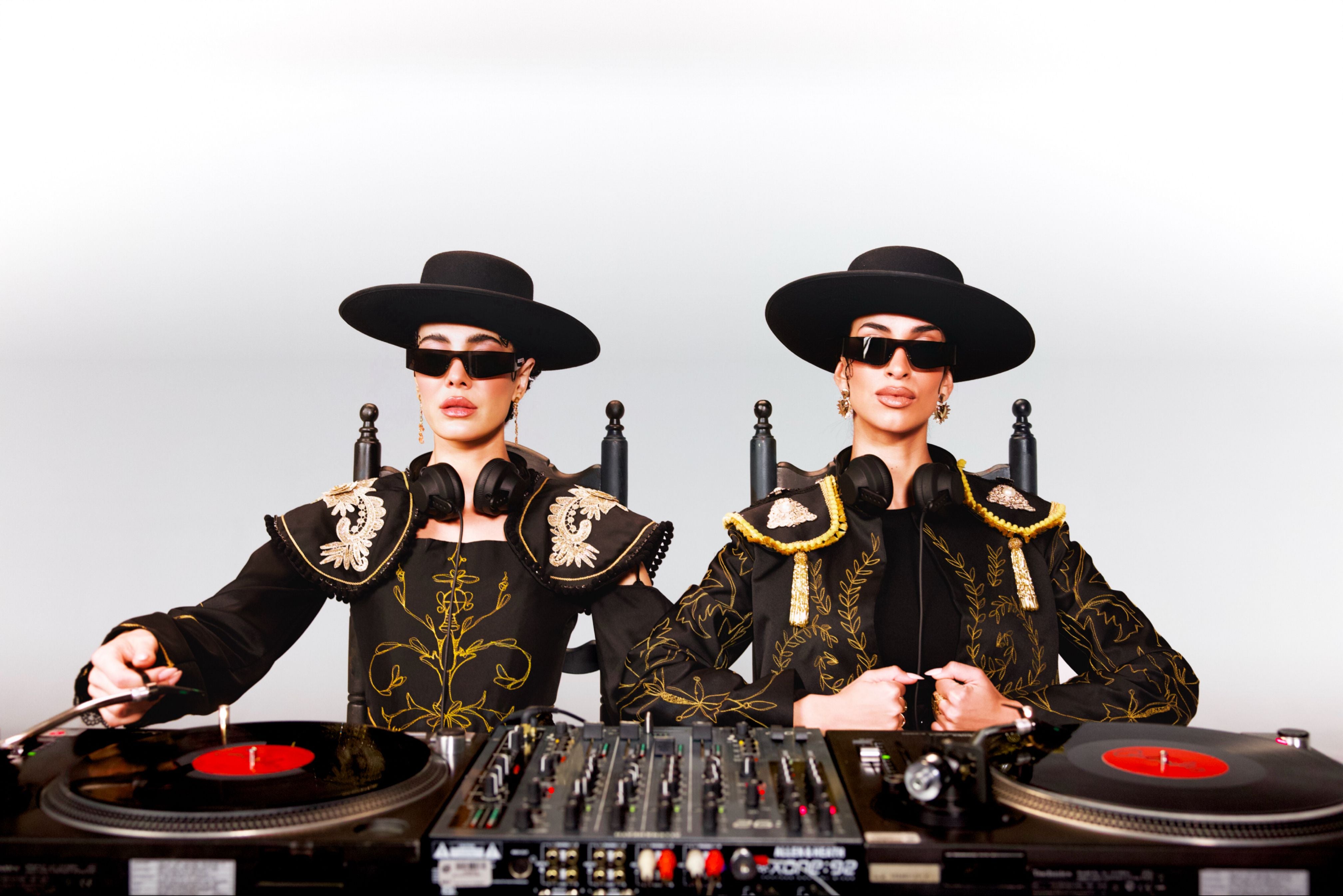 Las DJ Mëstiza actuarán en Icónica Santalucía Sevilla Fest: esta es la ...