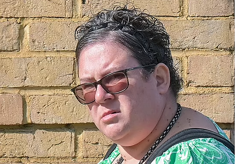 Una mujer engaña a su novia durante 2 años haciéndola creer que era un ...