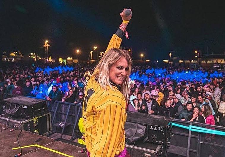 La cantante Rocío Saiz denuncia que la Policía detuvo su concierto en ...