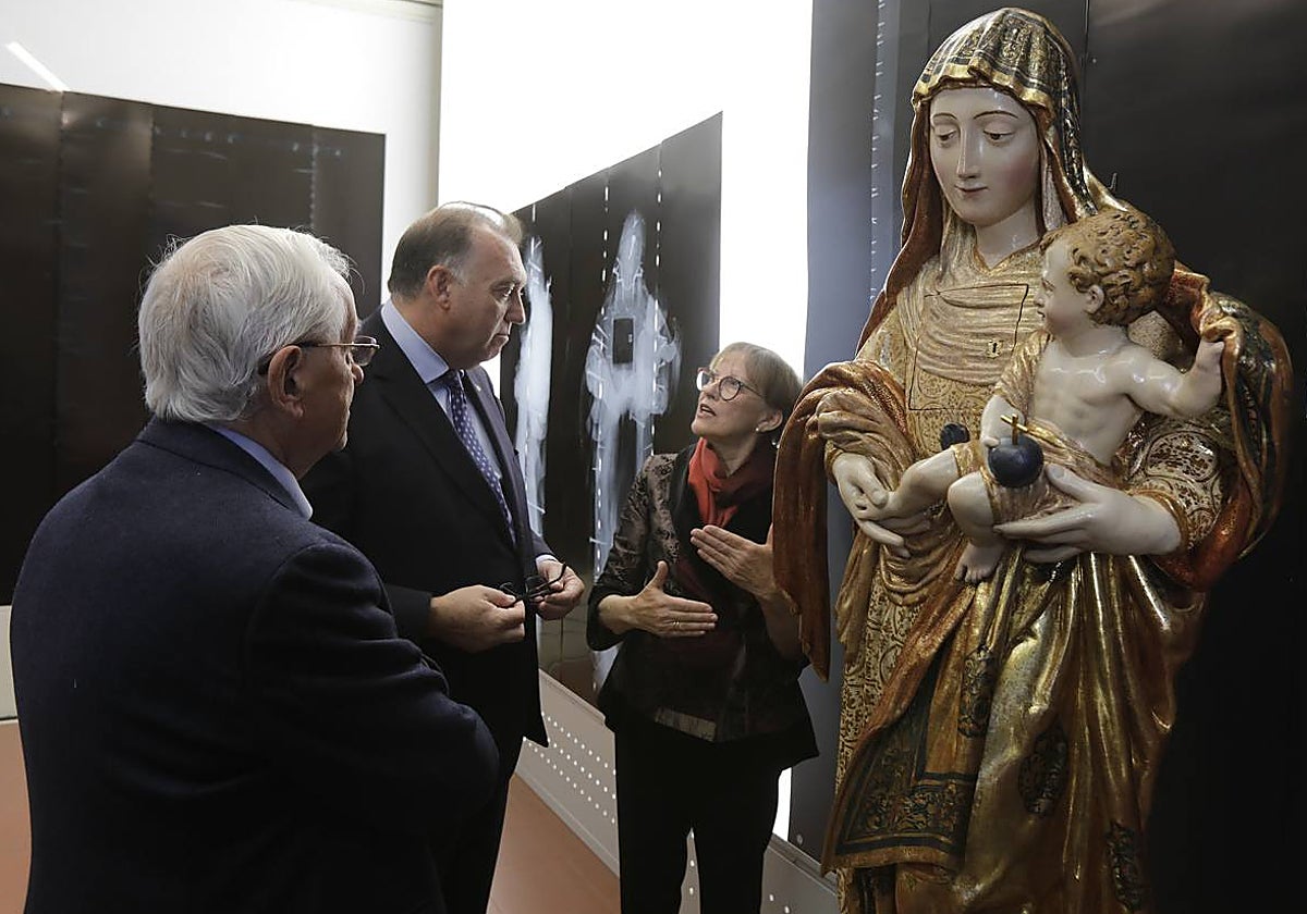 Presentación de la restauración de la escultura 'Virgen con Niño' de ...