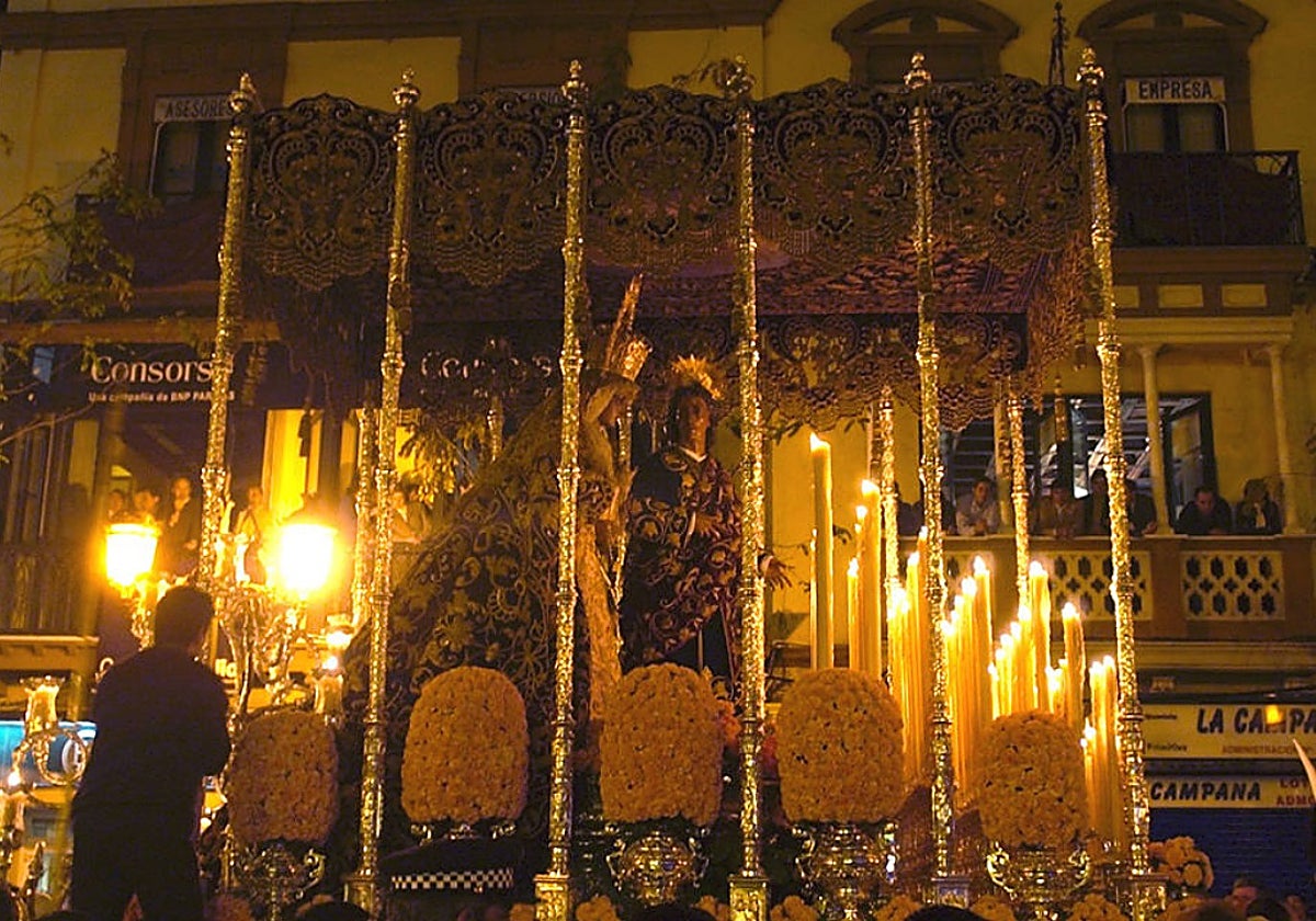 El Dulce Nombre, la primera hermandad en llegar a la Catedral en la ...