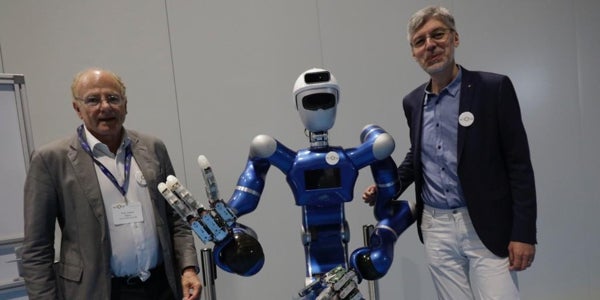 Humanoides, robots y drones de última generación en la Universidad de ...