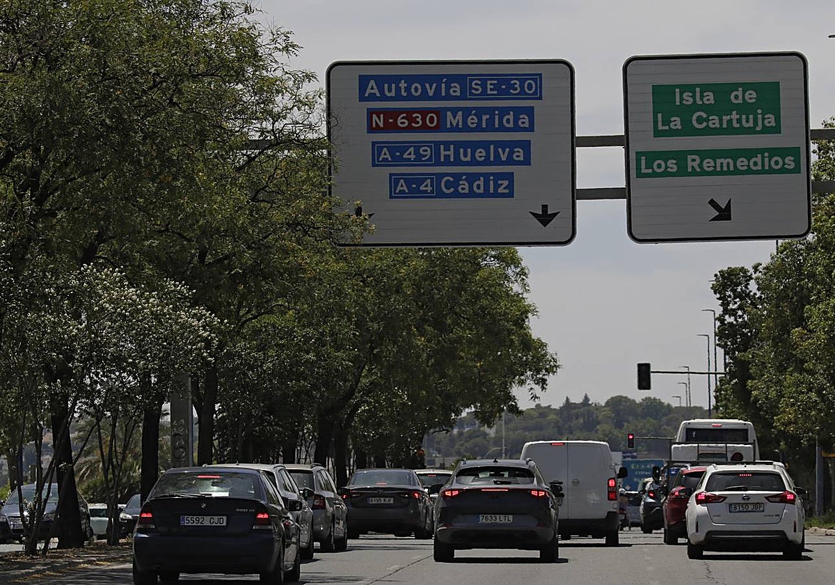 Las imágenes de los atascos en la salida hacia las playas desde Sevilla