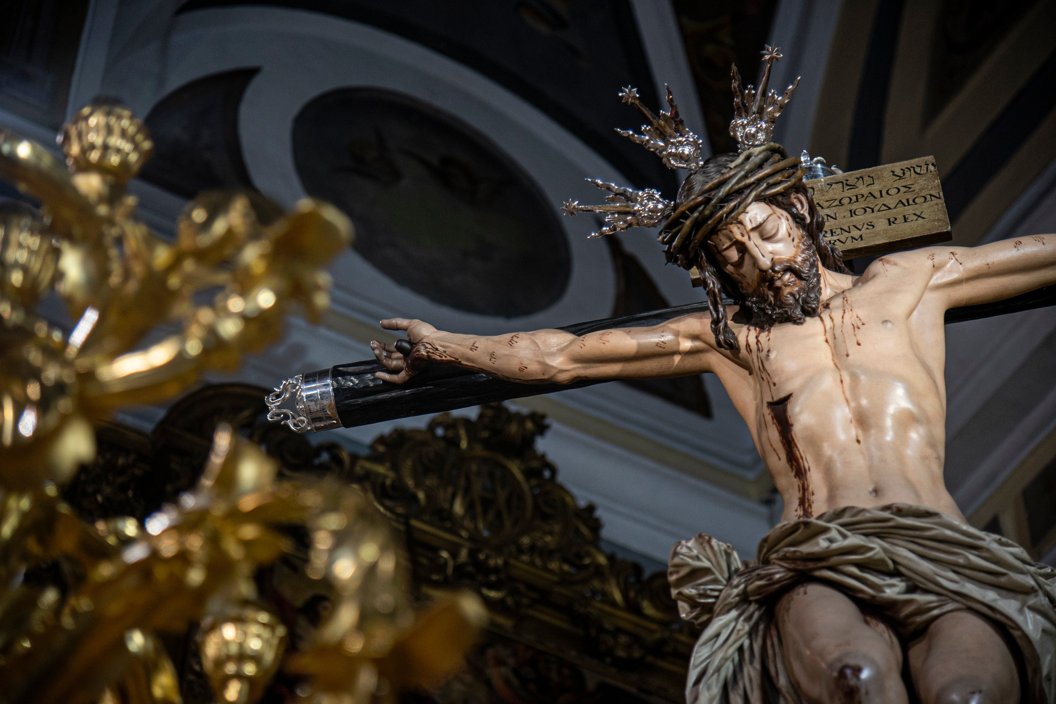 Las imágenes del Cristo de los Desamparados del Santo Ángel en su paso