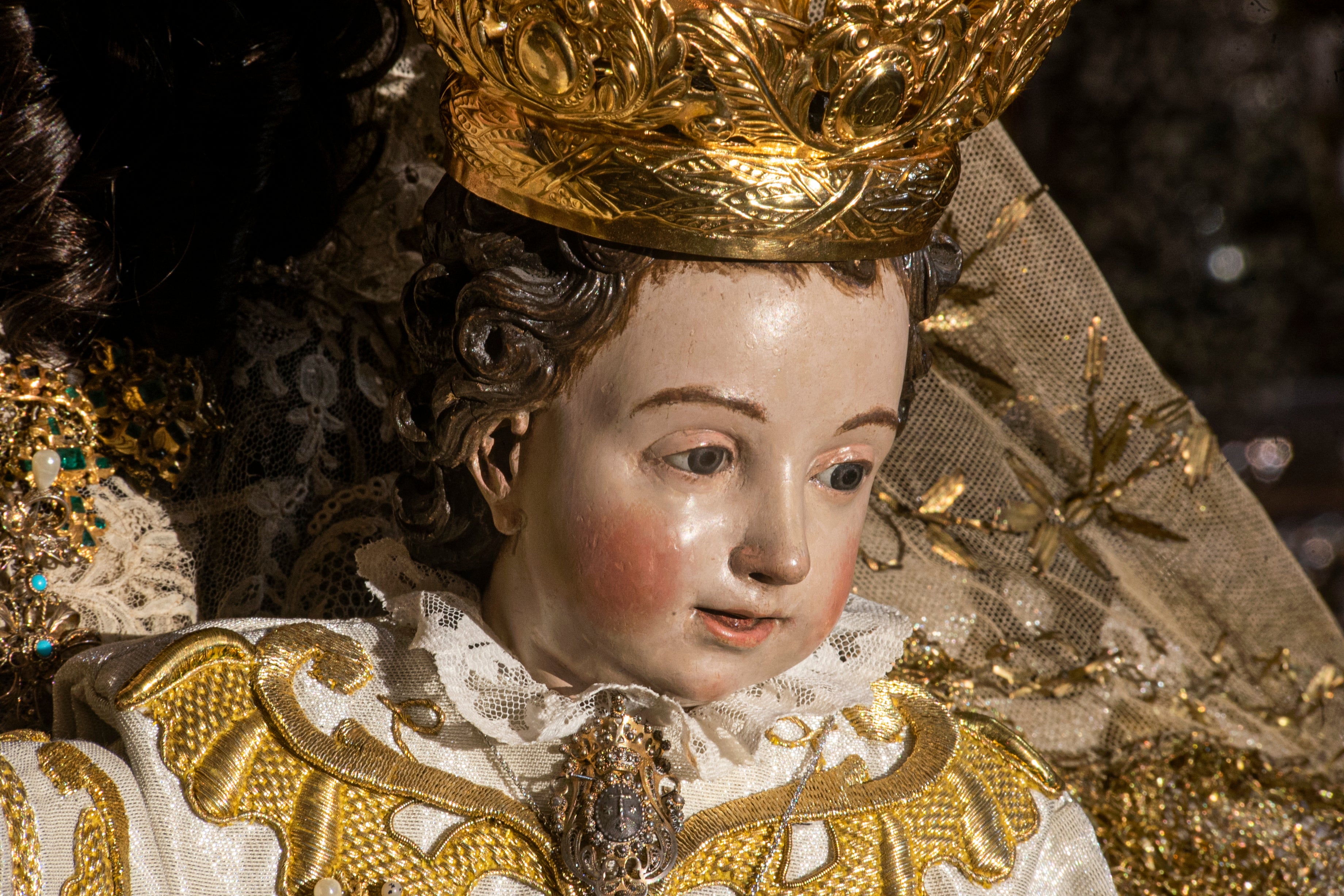 El besamanos de la Virgen del Carmen del Santo Ángel