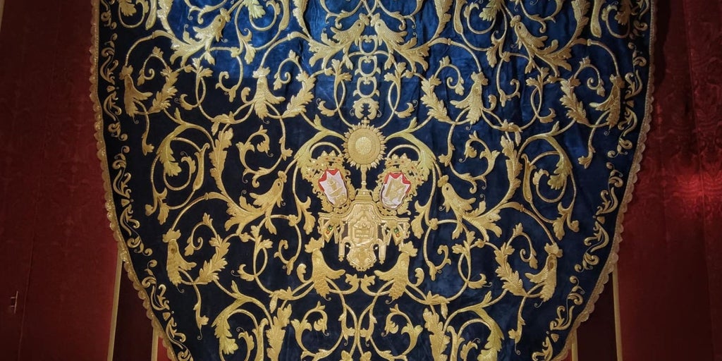 El gremio del arte sacro sevillano estalla por la compra de bordados ...