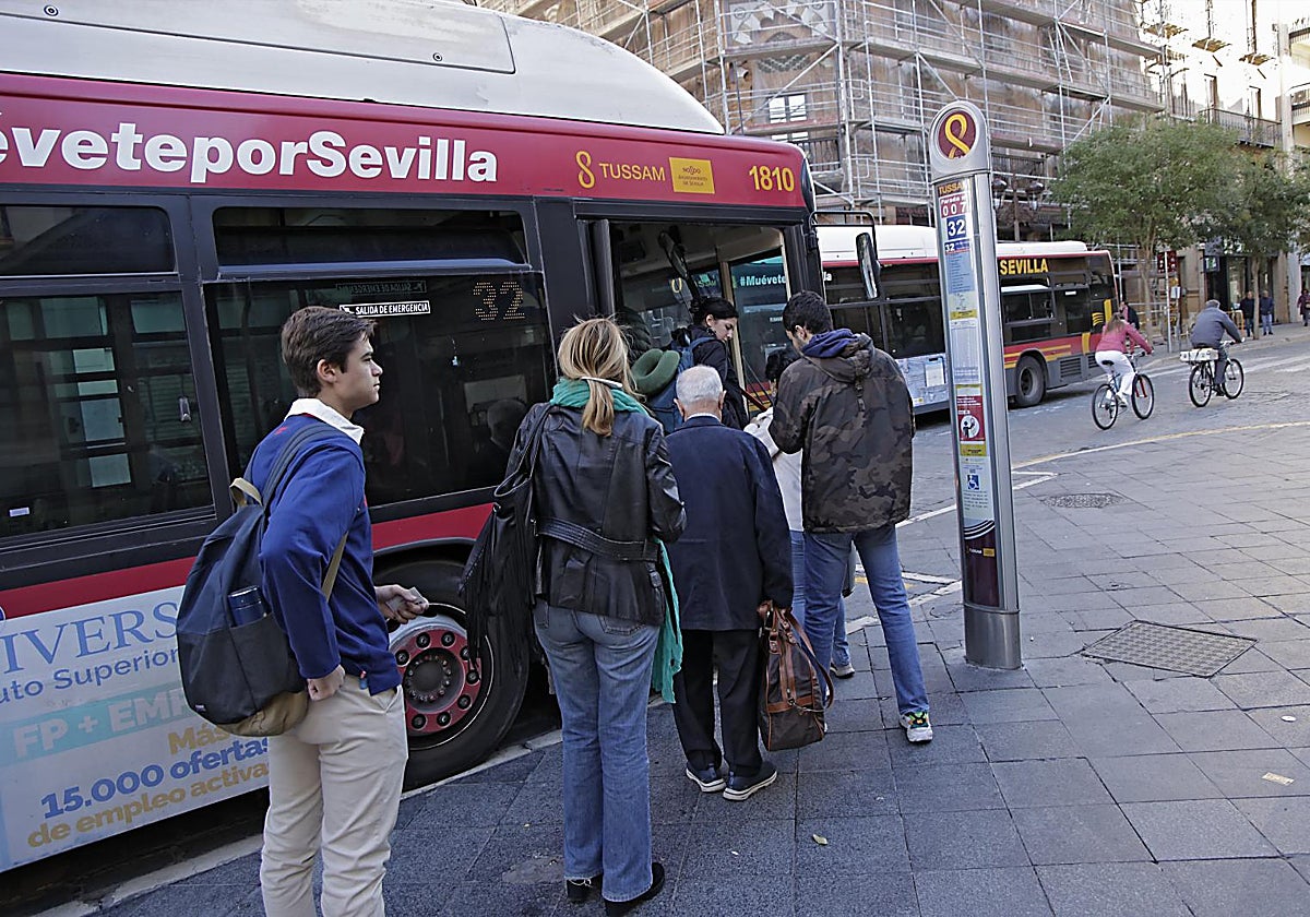 Tussam lleva el Lunes Santo a 320.600 viajeros en Sevilla y ya supera ...