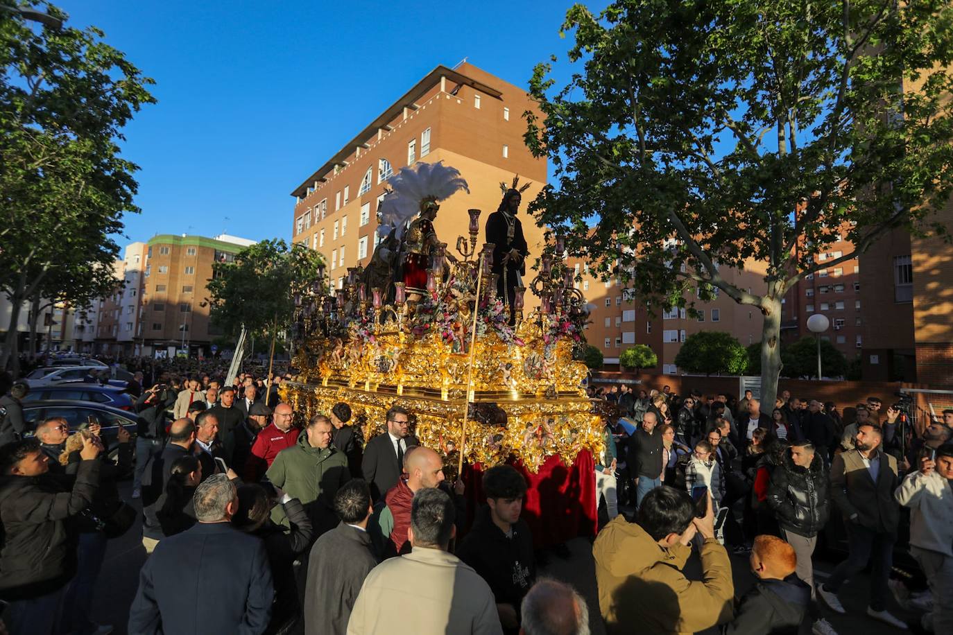 Las imágenes del regreso de la Hermandad del Polígono San Pablo de la ...