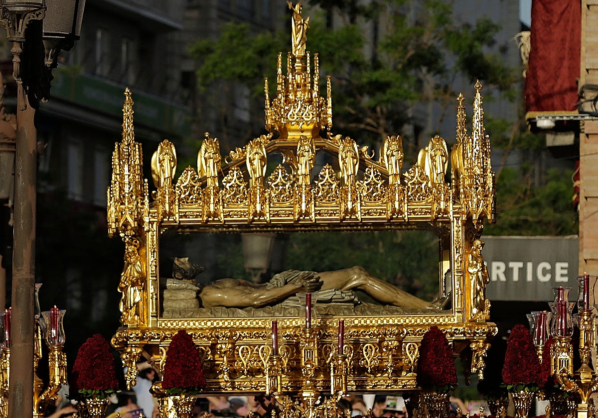 Los mejores lugares para ver las procesiones y hermandades del Sábado ...