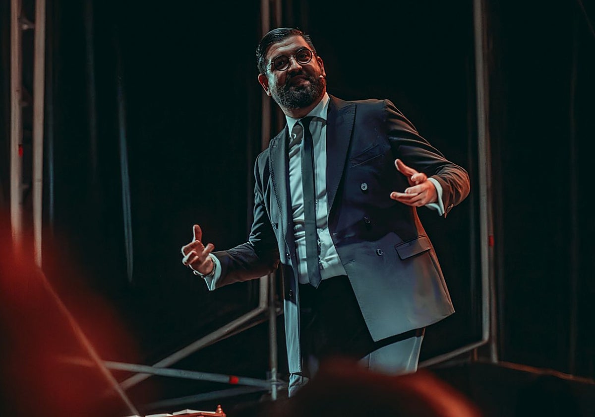 Manu Sánchez inaugura el ciclo Tío Pepe Comedy de Veranea en la Bodega ...