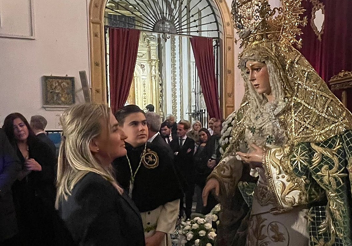 Milagros Tolón, la nueva ministra de Educación, visitó a la Macarena en ...