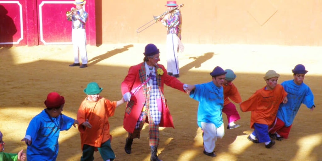 Los 'enanos toreros' se plantan: «Solo queremos trabajar»