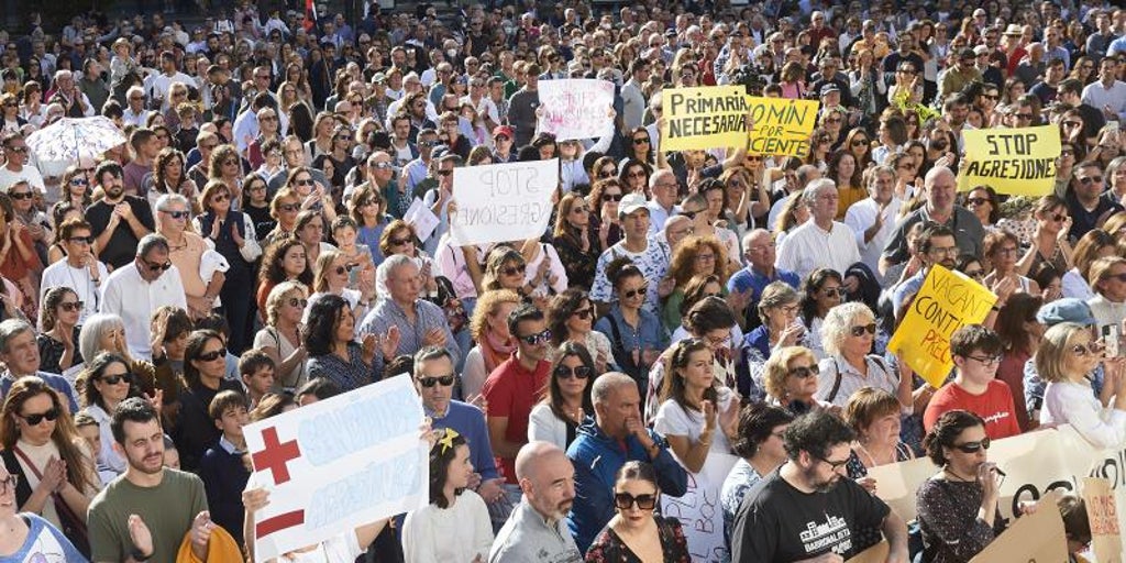 Los médicos de Primaria de Cantabria salen a la calle y mantienen la ...