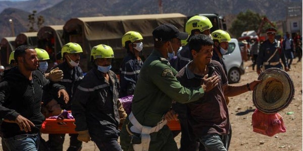 Rescatistas españoles: «Hay mucho caos, a la UME le dieron un autobús ...