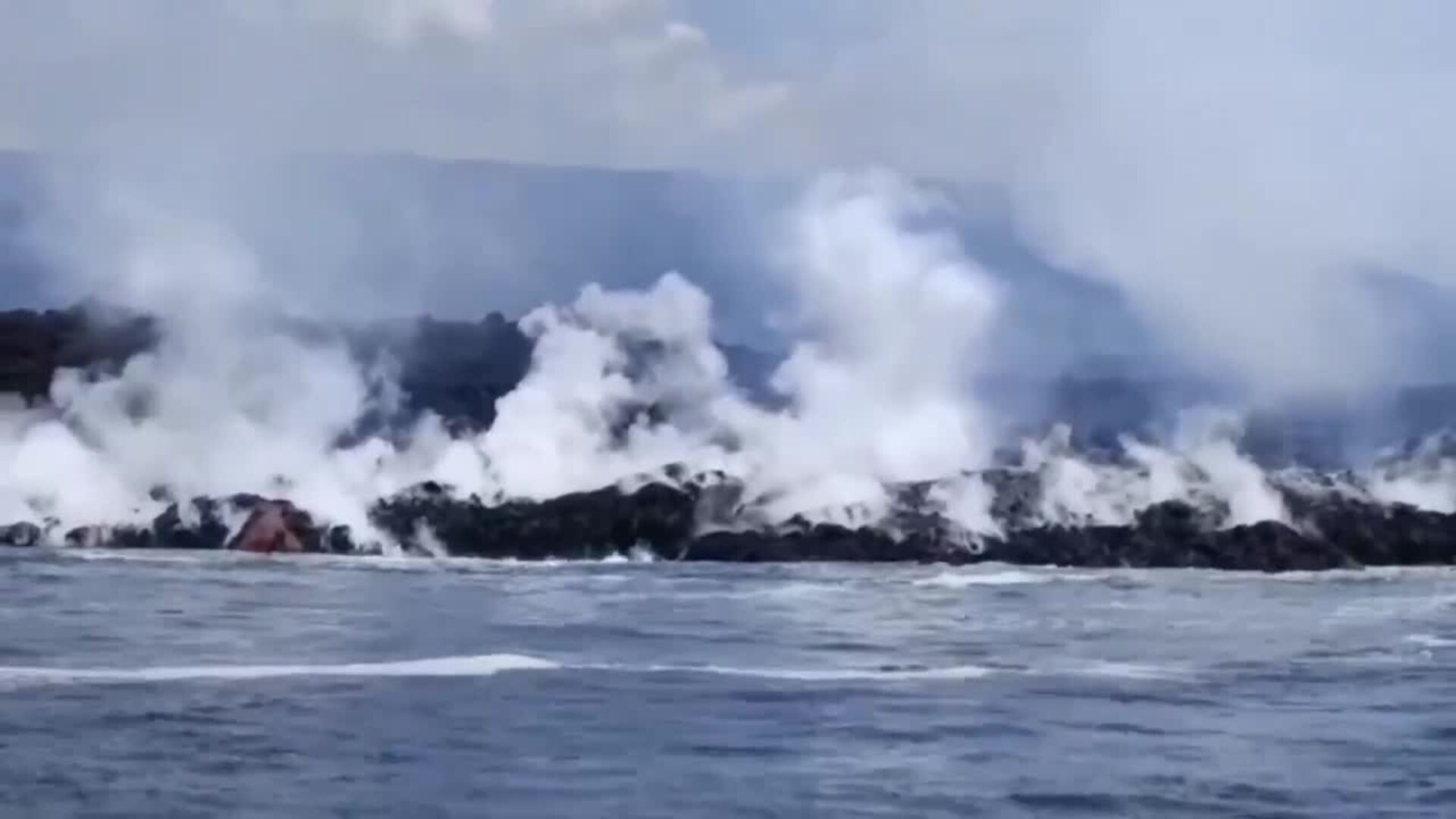 La lava de volcán La Cumbre, en Islas Galápagos, llega al mar tras 35 ...