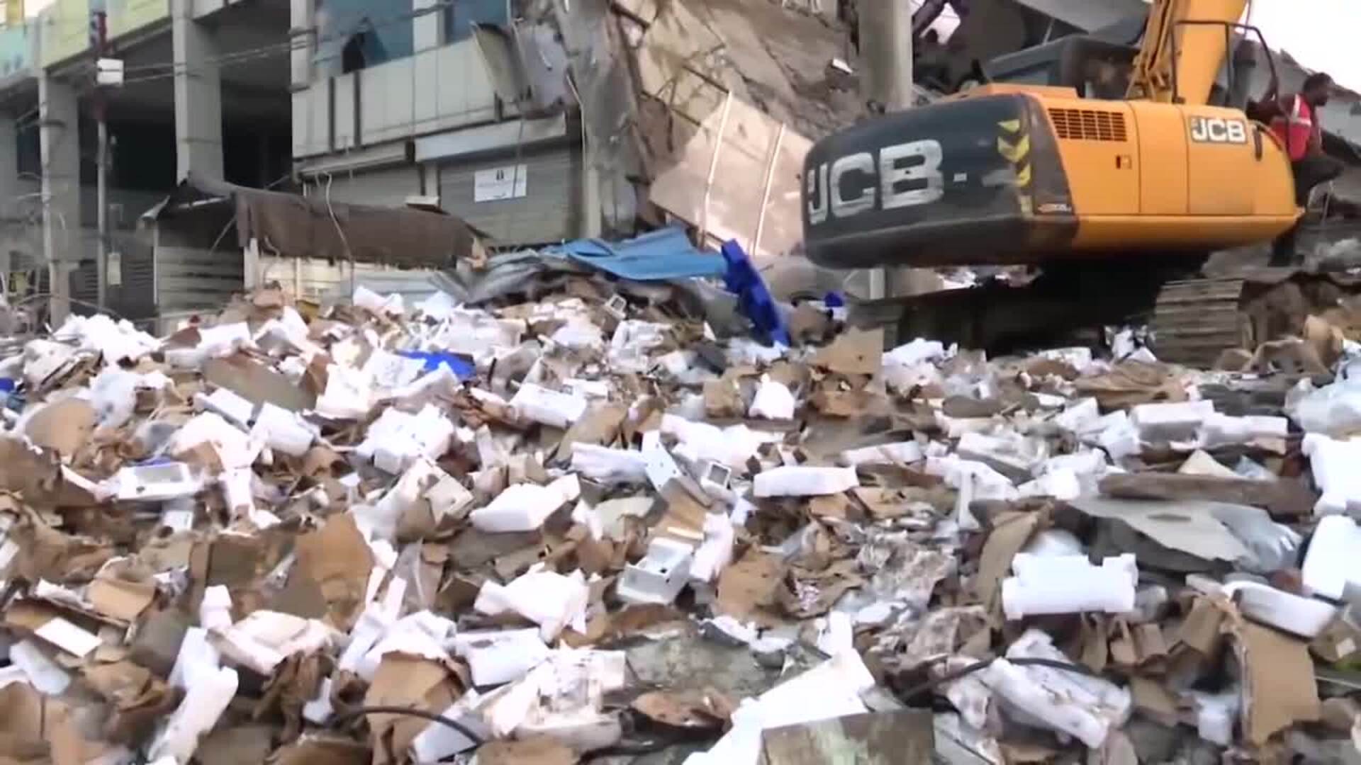 Al menos ocho muertos y 28 heridos al colapsar un edificio en el norte ...