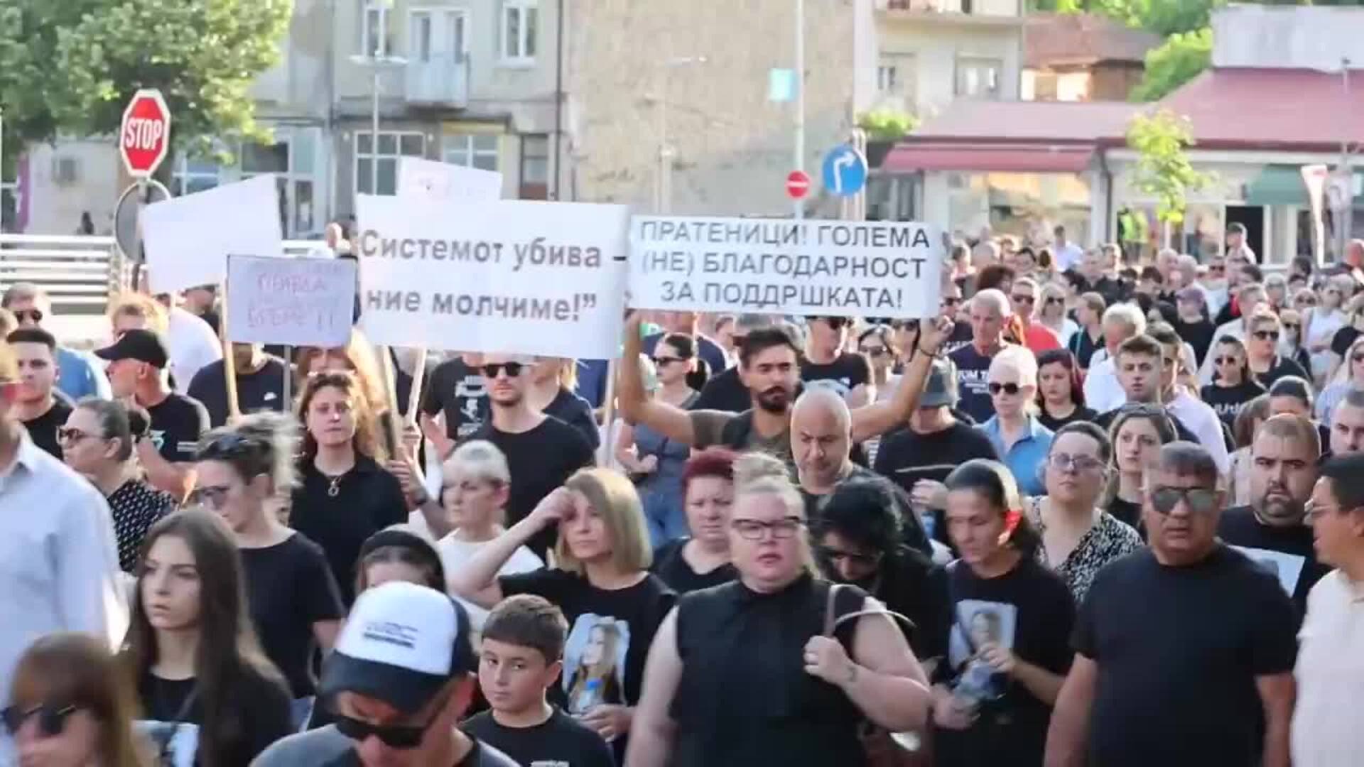 Exigen justicia por el incendio en discoteca de Kocani en Macedonia del ...