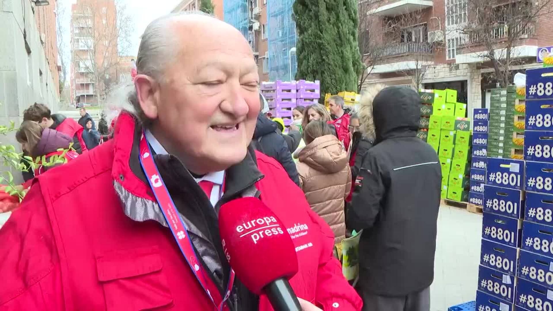 La Fundación Madrina reparte comida a "cerca de 400 familias" todos los ...