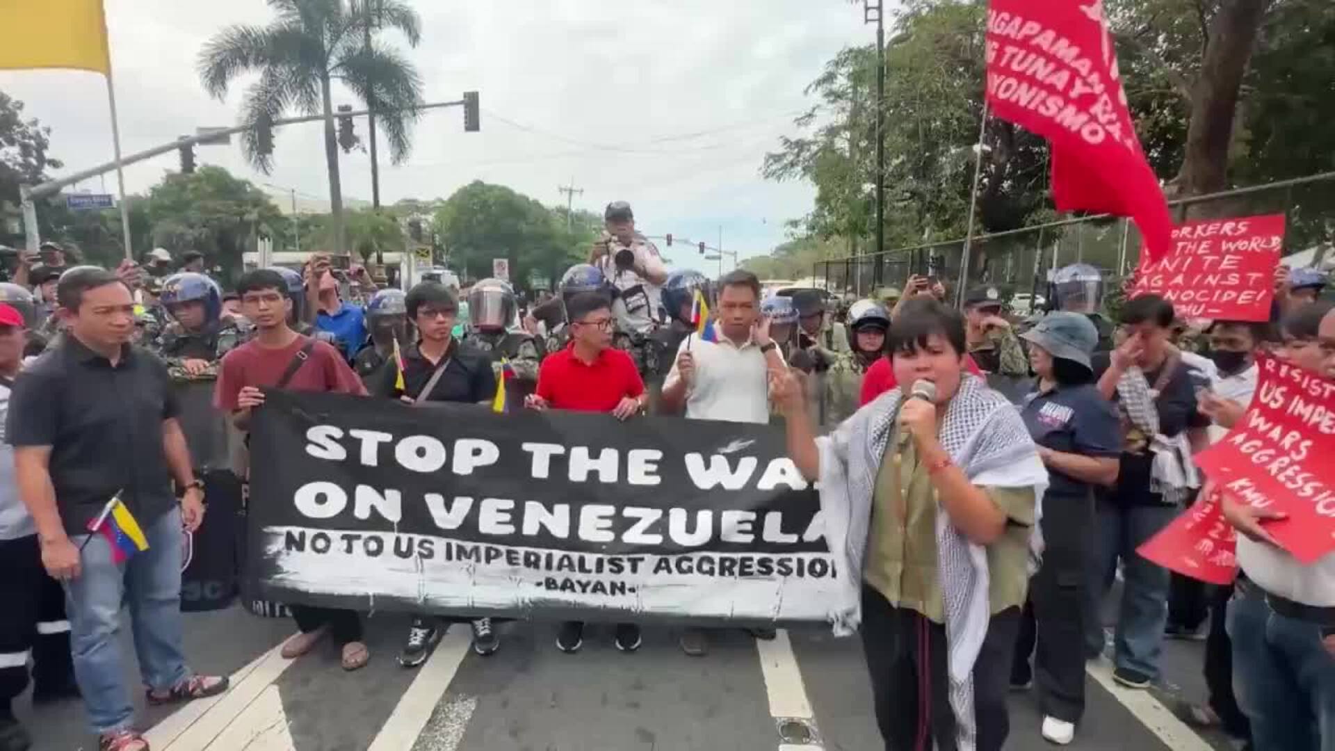 Ciudadanos filipinos en Manila protestan frente a la Embajada de ...