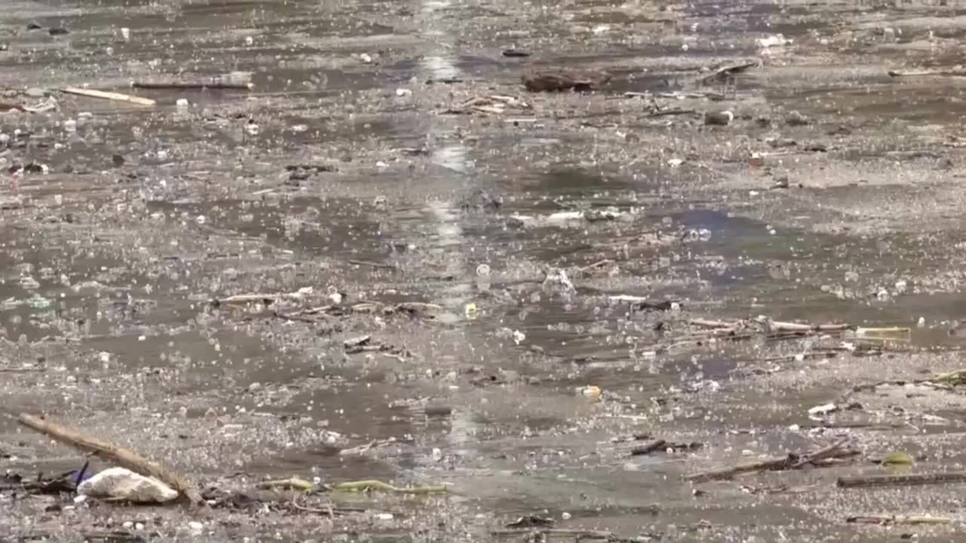 Bandera roja en Barcelona por el temporal de mar