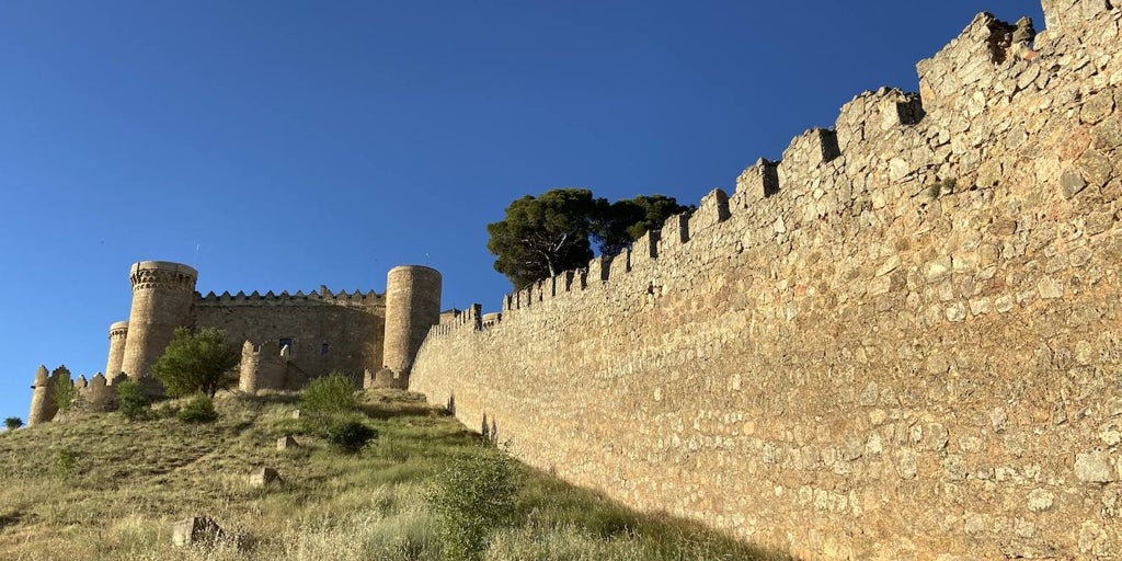 Vuelven los combates medievales al castillo en el que Charlton Heston ...